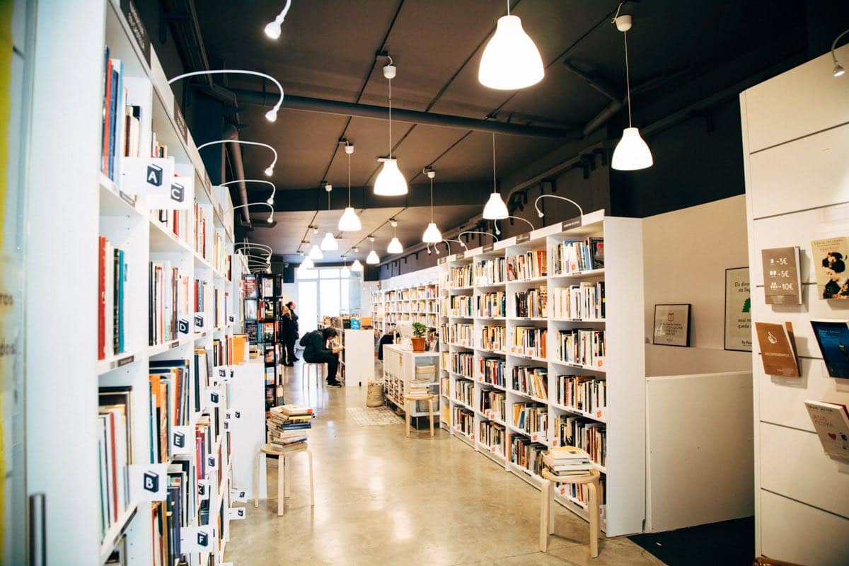 Re-Read Creu Coberta - Barcelona | Re-Read Librería lowcost : 1 libro 3 ...